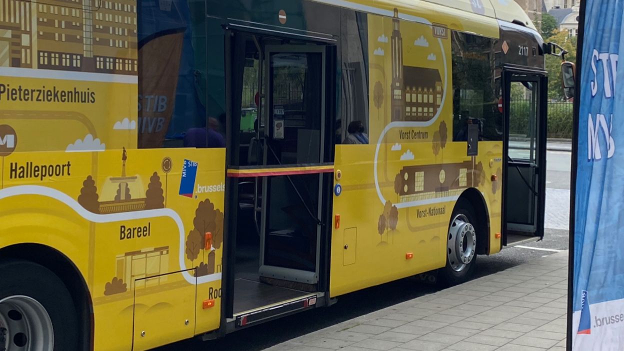 La Stib a dévoilé son premier bus à hydrogène - RTBF Actus