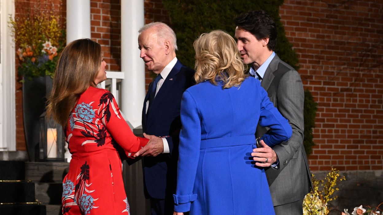 Biden dévoile un budget aux allures de programme de campagne - RTBF Actus