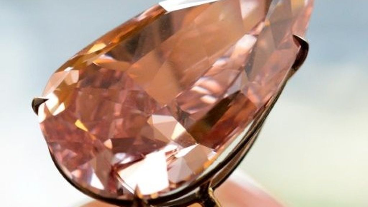 Pourquoi les diamants roses sont-ils si rares ? - RTBF Actus