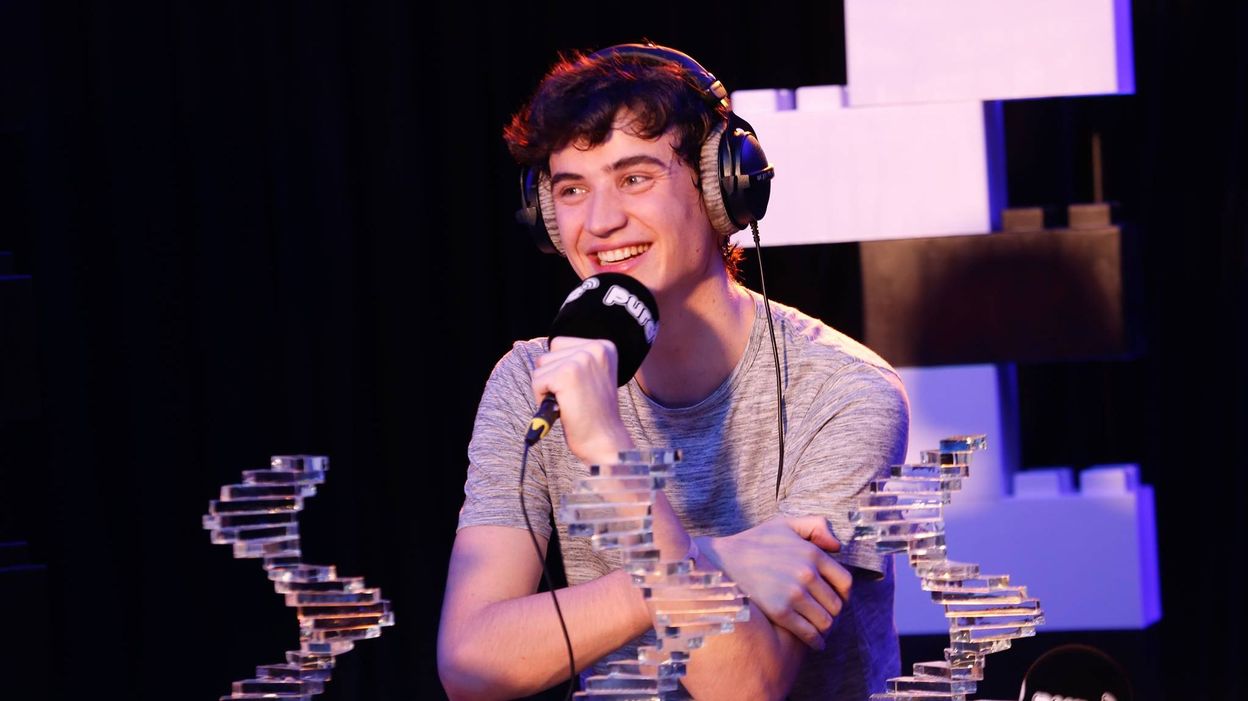 Soleil et amours triangulaires dans le clip du tout nouveau Henri PFR ...