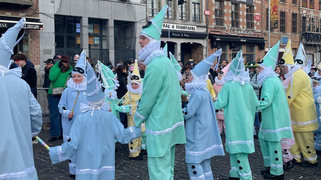 Carnaval de Binche : les Gilles ont sorti leurs chapeaux de plumes sous ...