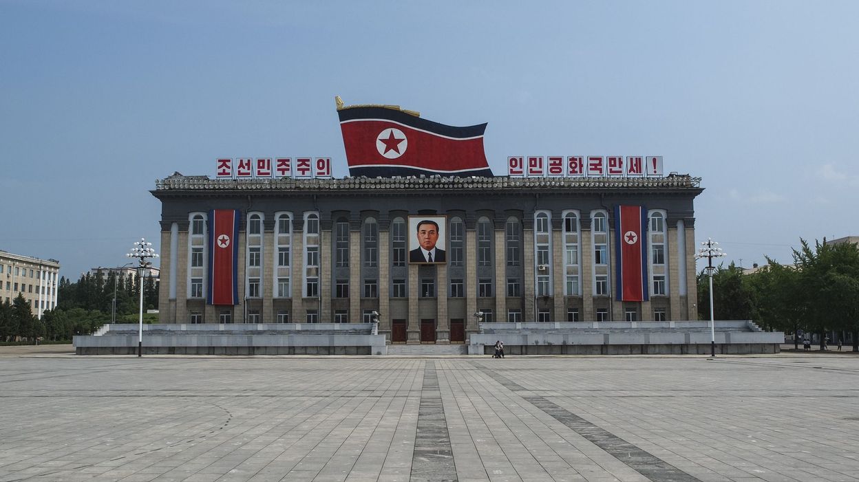 Le 'Bar de Pyongyang', oasis de fausse Corée du Nord en plein Séoul ...