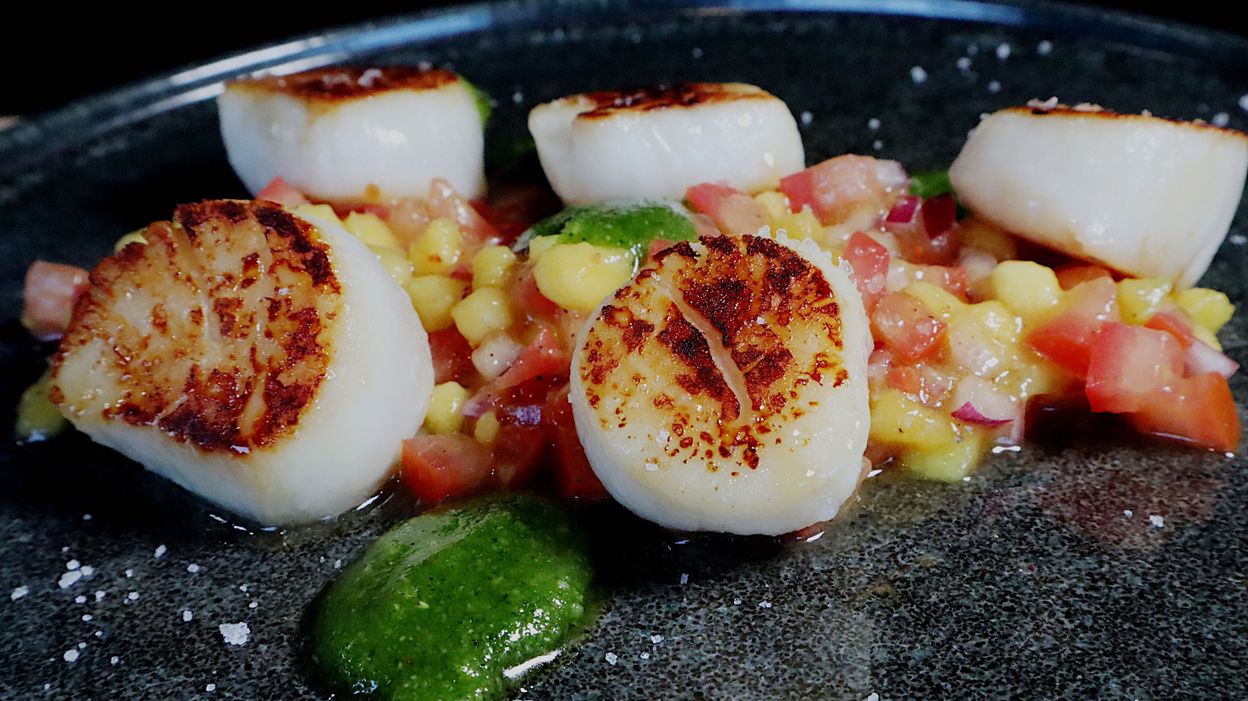 Entrées au barbecue : Salade de poulet, abricots et romarin - RTBF Actus