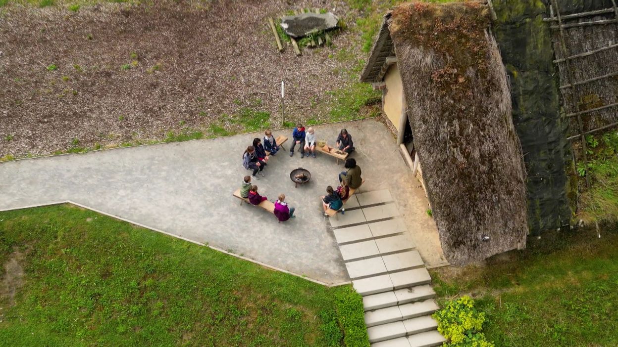 Les Ambassadeurs au Préhistomuseum de Ramioul - RTBF Actus