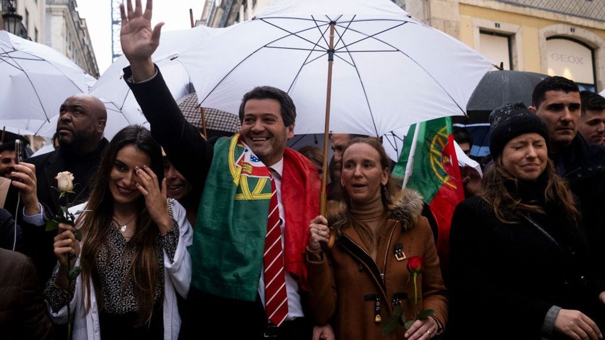 La rose et le poing du Parti socialiste : d’où vient ce logo historique ...