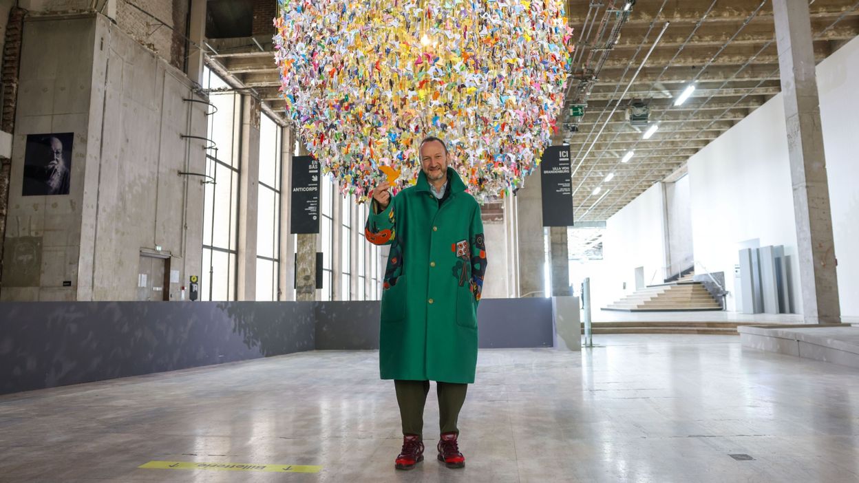 La minute insolite : cette robe interactive peut se transformer grâce à ...