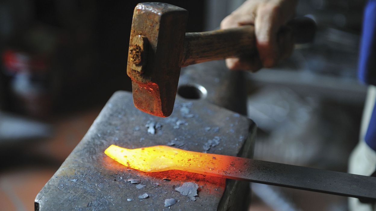 Un métier qui a fière allure : maréchal-ferrant - RTBF Actus