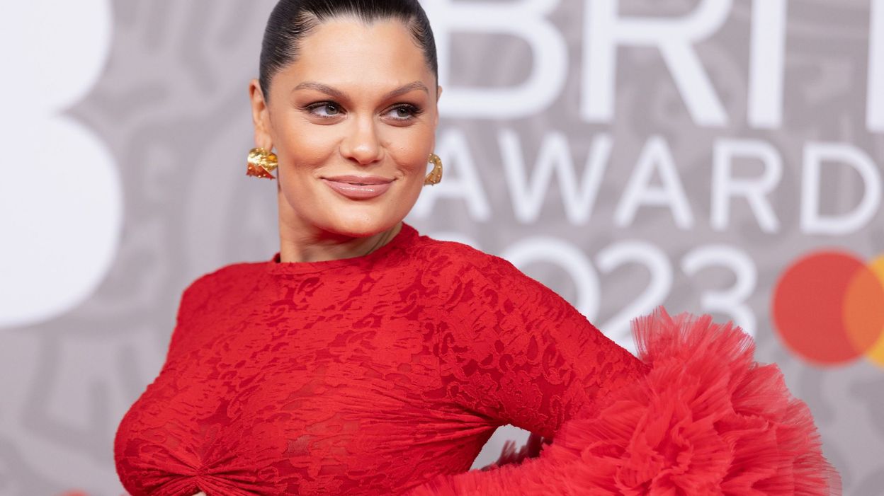 La forte émotion de Jessie J pendant son dernier concert avant d’aller combattre son cancer du ...