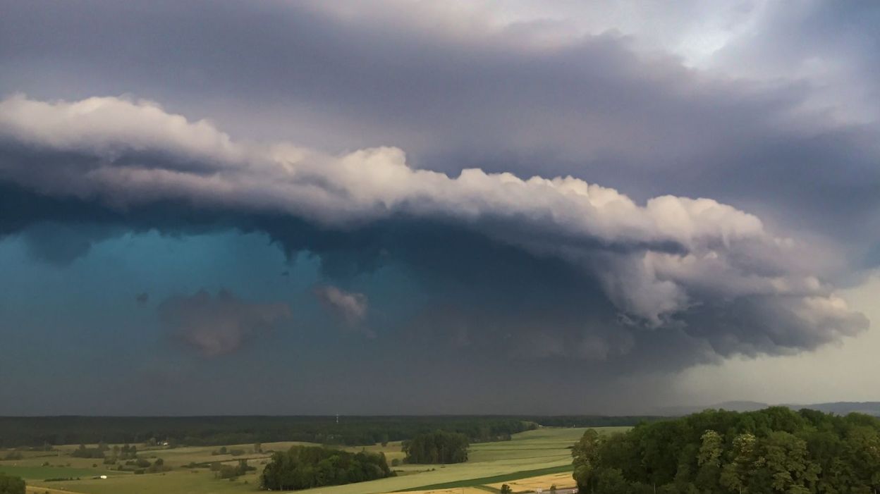 Arcus : un nuage impressionnant, digne d'un film catastrophe - RTBF Actus
