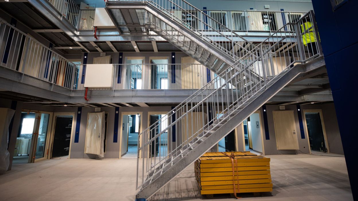 La nouvelle prison de Haren (Bruxelles) accueille ses premières ...