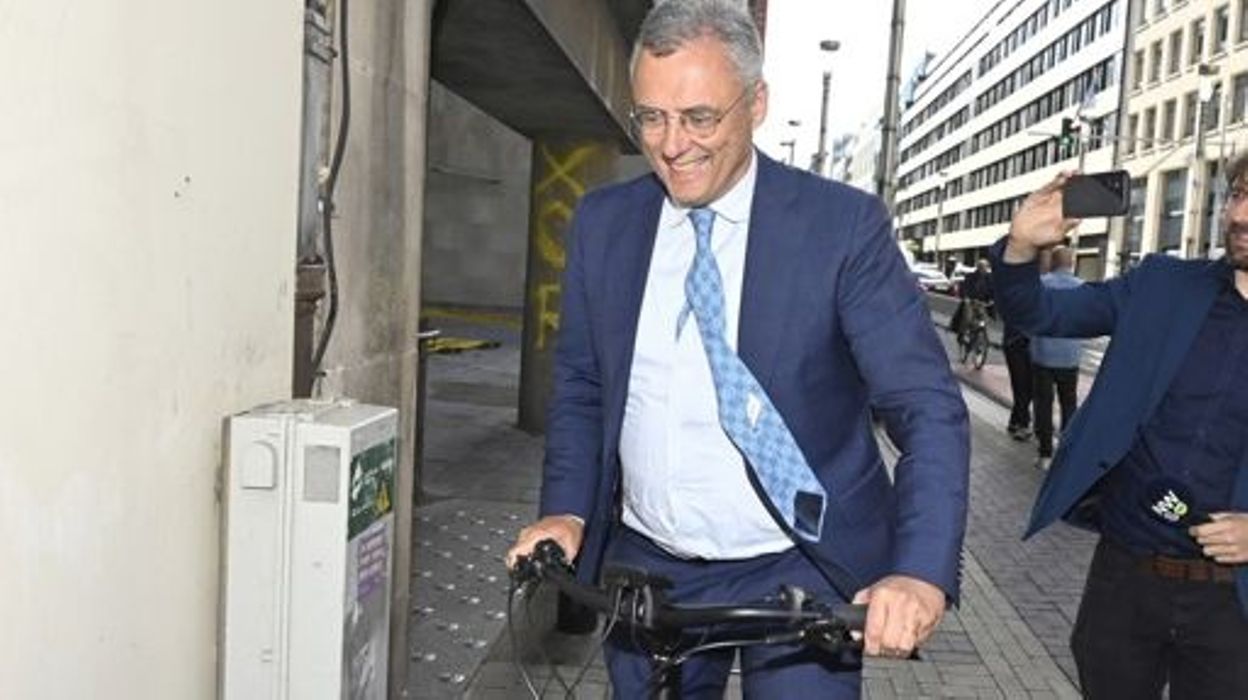 Elections 2024 : Nabil Boukili, tête de liste PTB pour le parlement ...