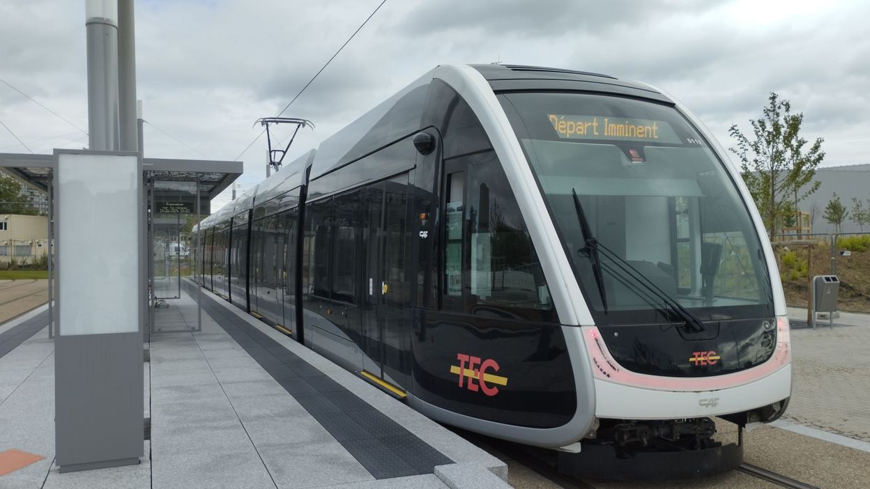 C’est officiel : la mise en service du tram de Liège reportée au 15 ...