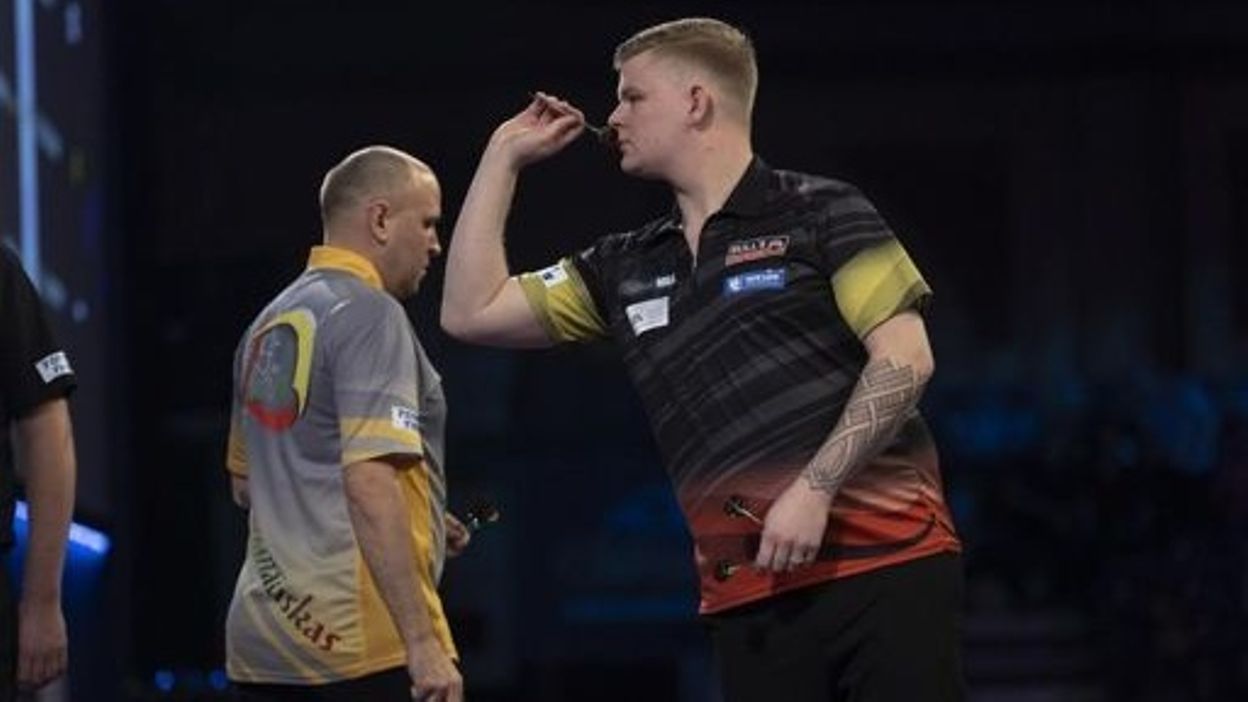 À 13 ans, le Belge Lex Paeshuyse devient le plus jeune champion du monde juniors de darts - RTBF ...