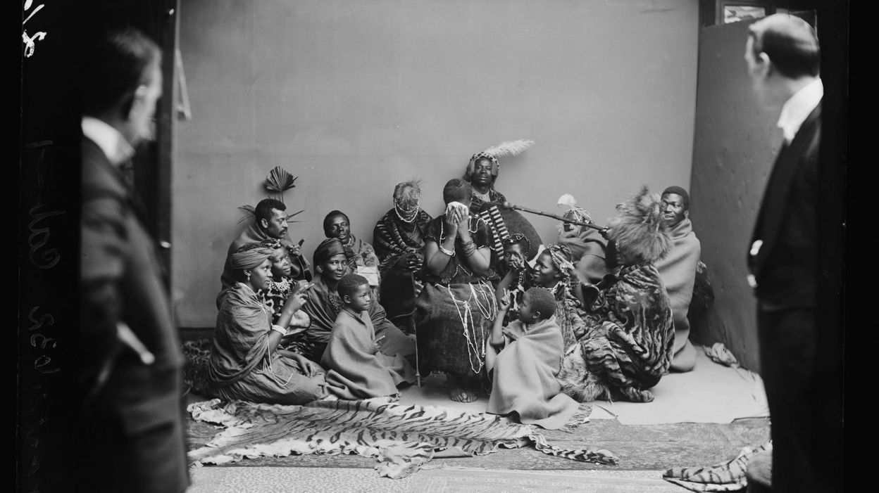 Retour aux sources : Zoos humains - RTBF Actus