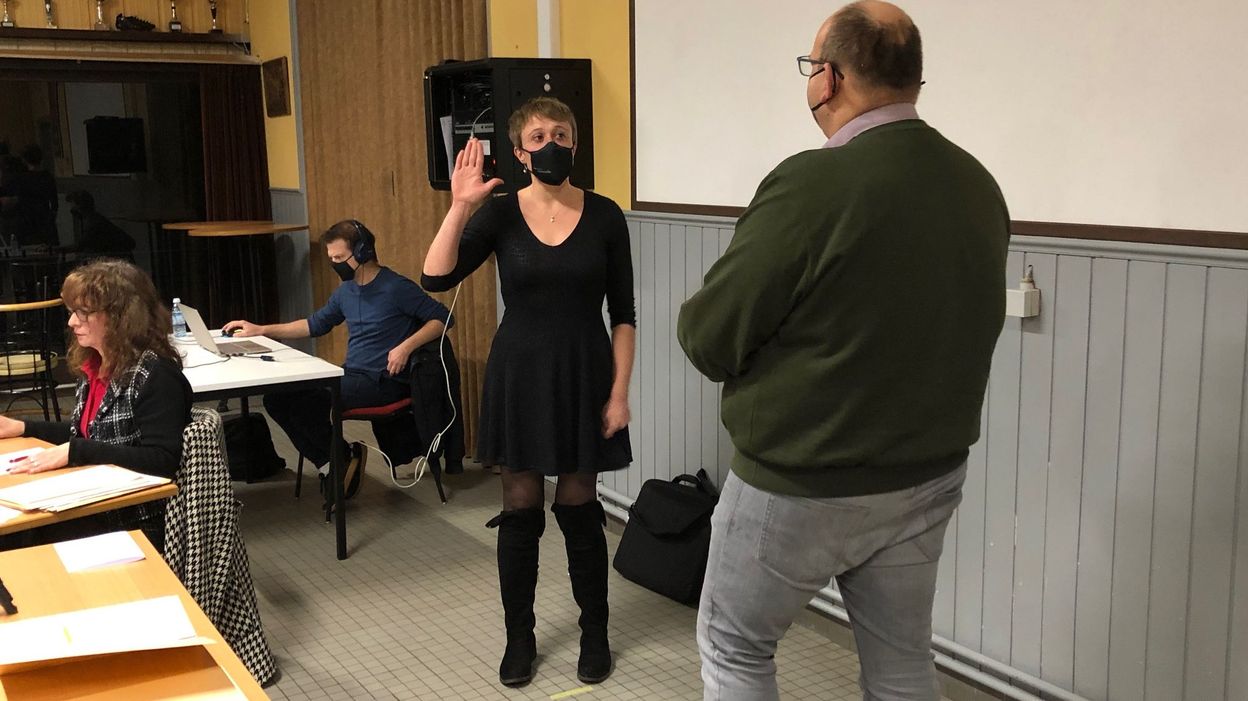 Florenville: Caroline Godfrin succède officiellement à Jacques Gigot ...