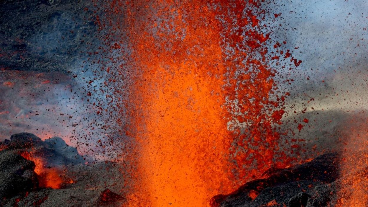 Philippines : un volcan crache cendres et gaz toxiques, des milliers d'évacués - rtbf.be