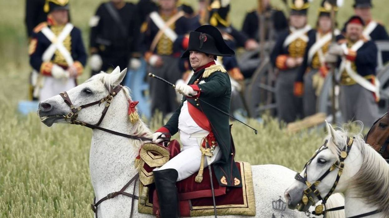 Frank Samson, le 'Napoléon' du Bicentenaire, raccroche - RTBF Actus