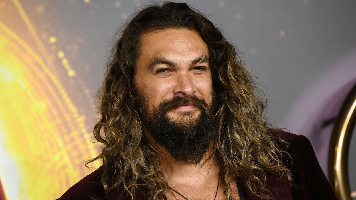 Jason Momoa prend la pause à l'intérieur d'un monument sacré de Rome ...