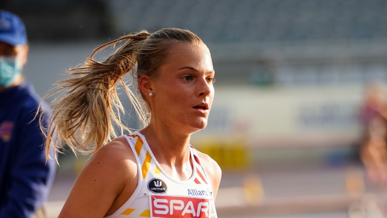 Juliette Thomas, une femme devant tous les hommes dans un jogging à ...