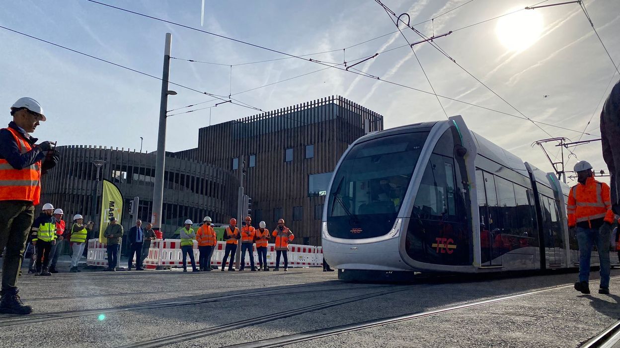 Après de nombreux rebondissements, le tram de Liège effectue sa ...