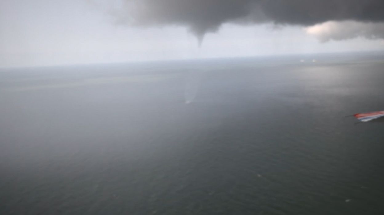 Un tourbillon s'est formé sur la mer du Nord ce mercredi (vidéo) - RTBF ...