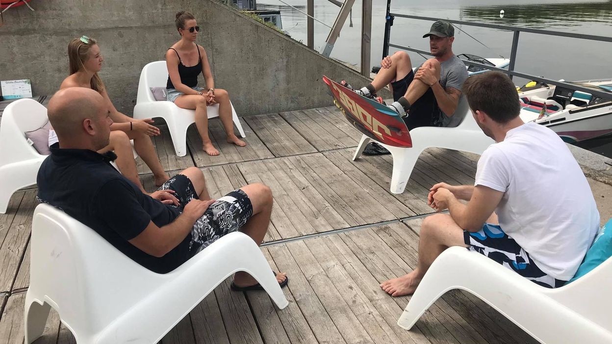 Faire du wakeboard sur la Meuse à 10 minutes du centre de Liège, c’est ...