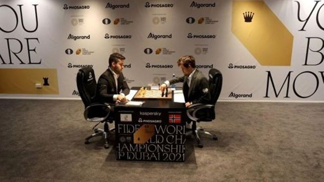 Le jean de Magnus Carlsen met échec et mat les codes vestimentaires aux ...