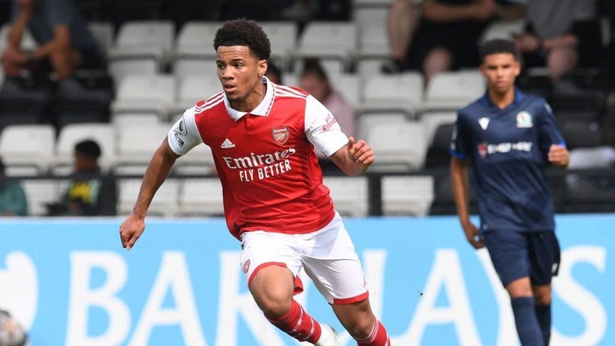 Ethan Nwaneri, 15 ans et 180 jours, monte au jeu avec Arsenal et ...