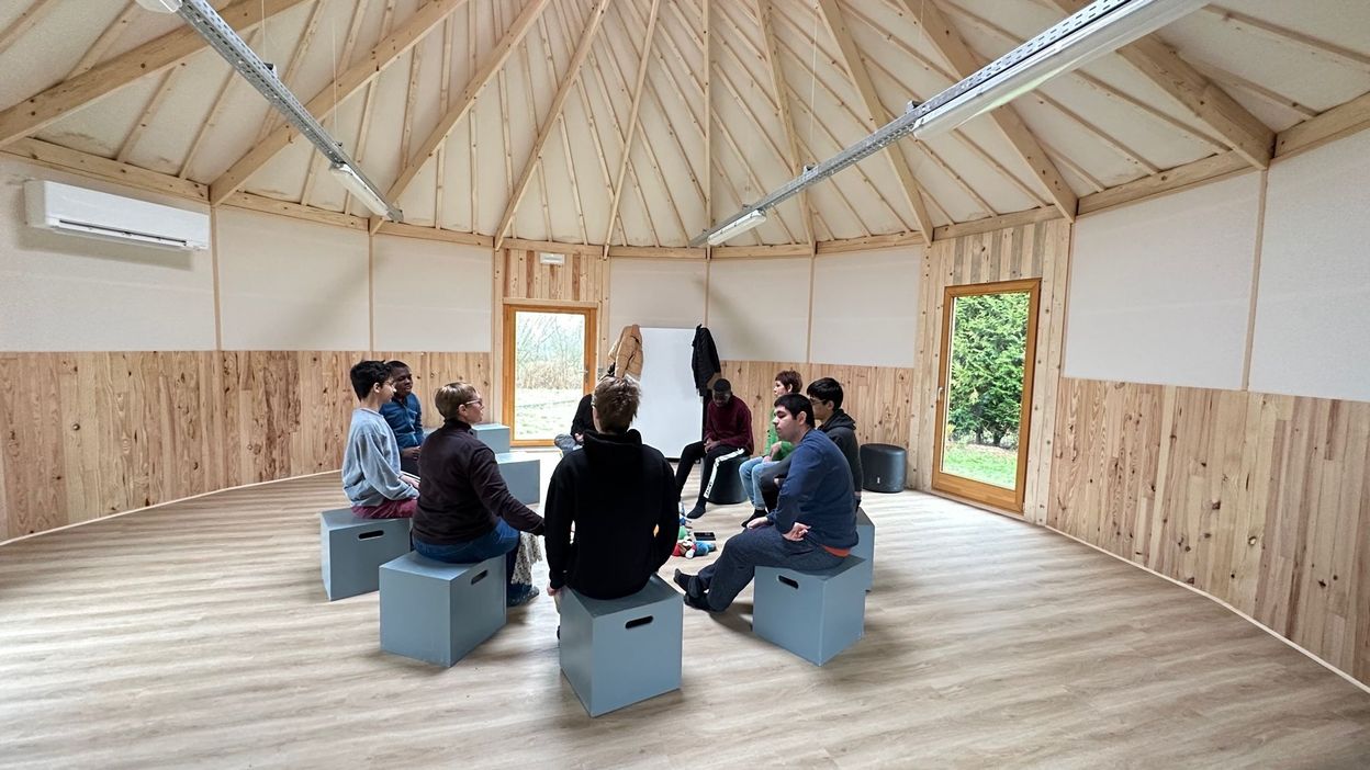 Des cours donnés dans deux yourtes à l’école spécialisée de Saint-Mard ...
