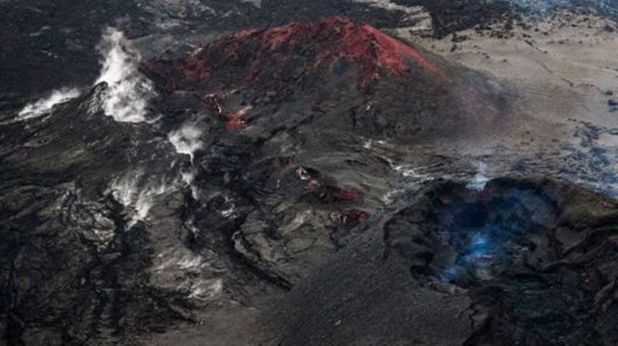 Le plus gros volcan actif du monde est en éruption à Hawaï - RTBF Actus