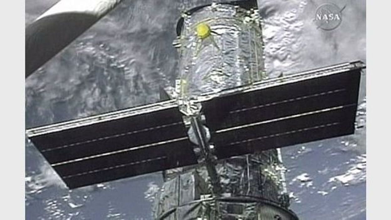 Astronomie: une galaxie spirale surgit sans prévenir du fond de l ...