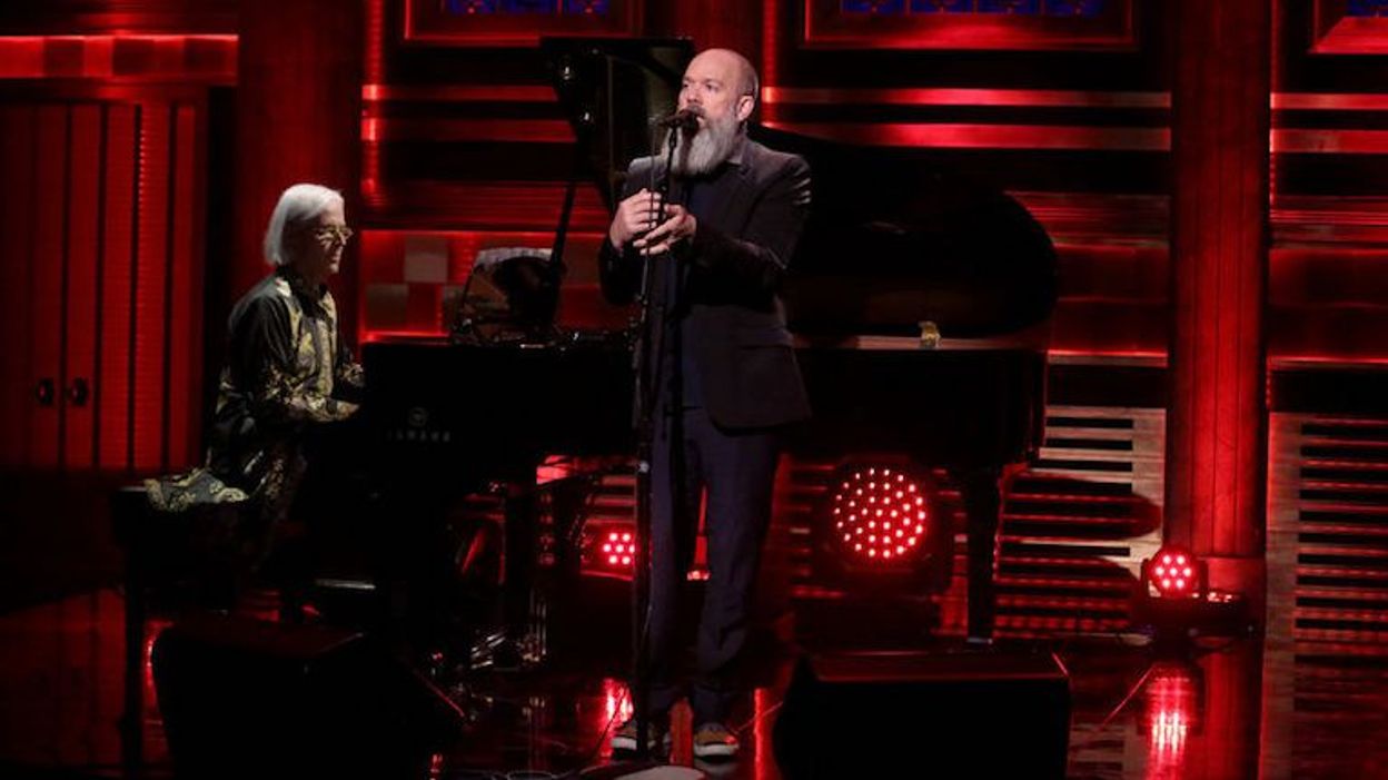 Le chanteur de REM reprend David Bowie - RTBF Actus