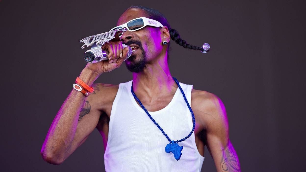 Snoop Dogg lance un EP surprise, '220' - RTBF Actus