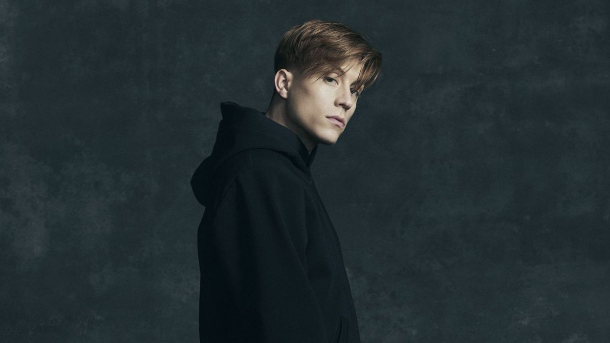 'J’ai choisi l’option la plus compliquée : chanter en Français' confie ...