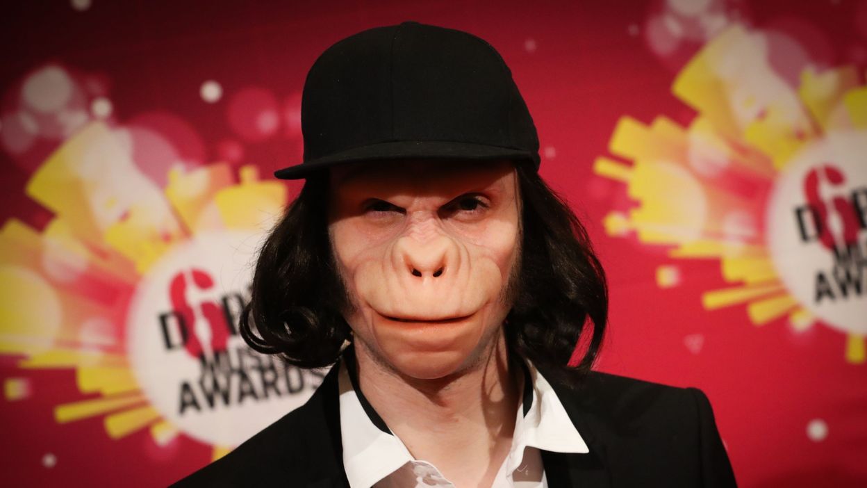 Pourquoi Kid Noize porte-t-il un masque? - RTBF Actus