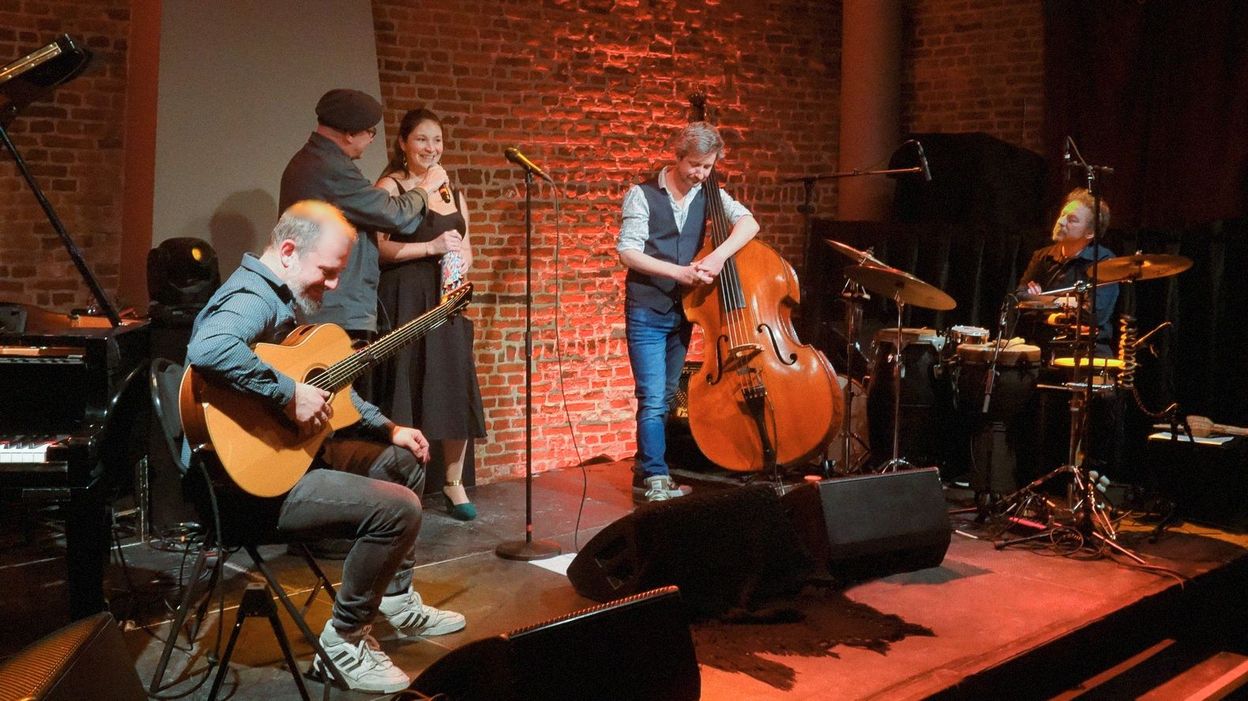 LIVE | Raios et ses sonorités chaleureuses en public au Rideau Rouge de ...