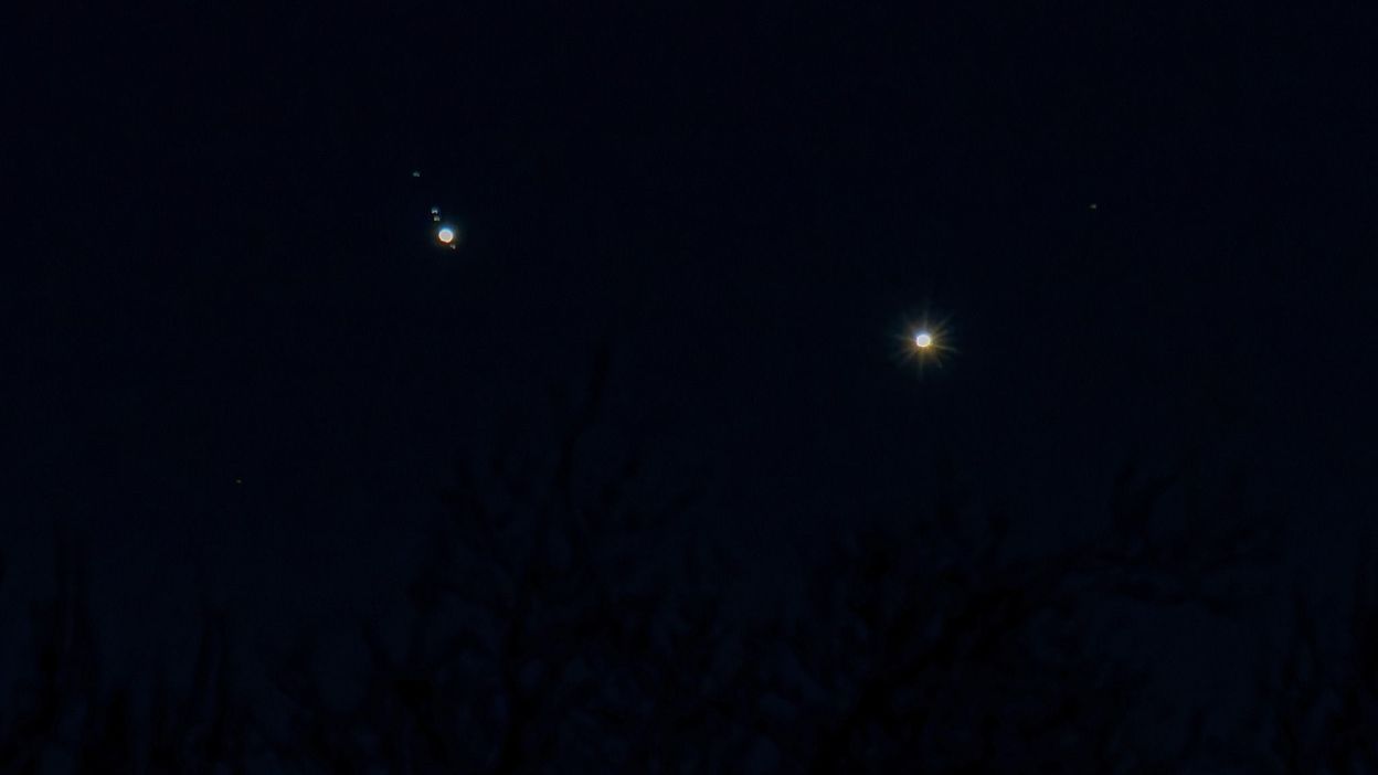 Vénus et Jupiter : la conjonction qui a ravi les photographes - RTBF Actus