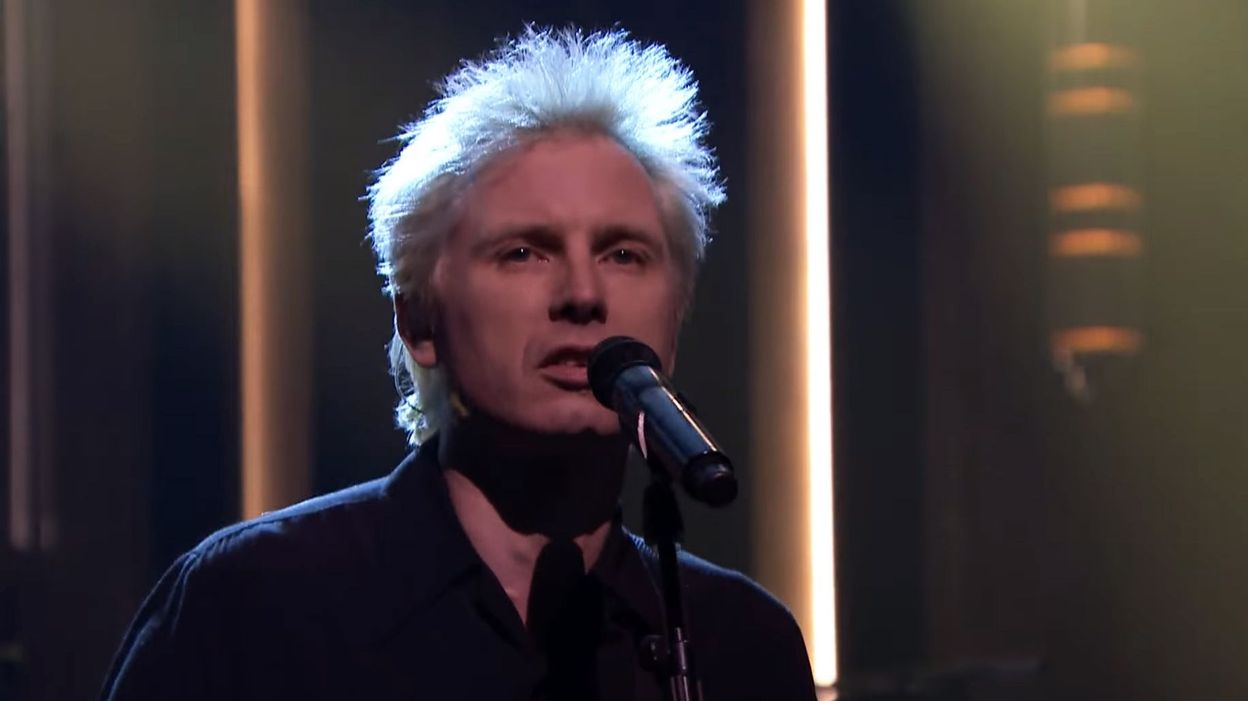 Encore un live très habité de Lorde sur le plateau de Jimmy Fallon ...