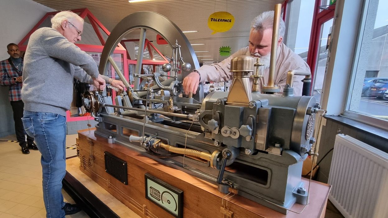 Arlon : le premier moteur à combustion créé par l'inventeur belge Etienne Lenoir reproduit à l ...