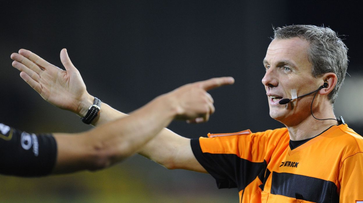 Johan Verbist: 'À mon premier match, j'ai sifflé hors-jeu sur un corner ...