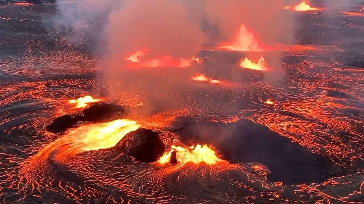 Philippines : un volcan crache cendres et gaz toxiques, des milliers d'évacués - rtbf.be
