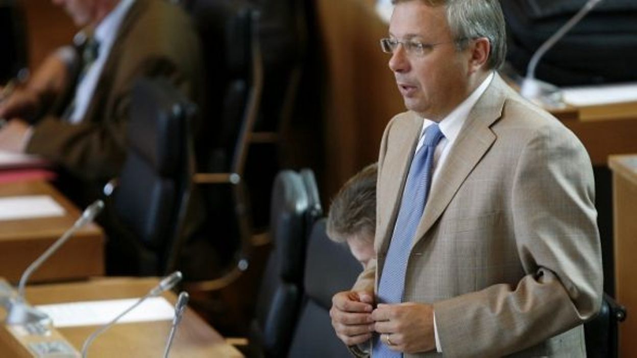 André Antoine: 'Je ne supporte pas les combats de coqs' - RTBF Actus