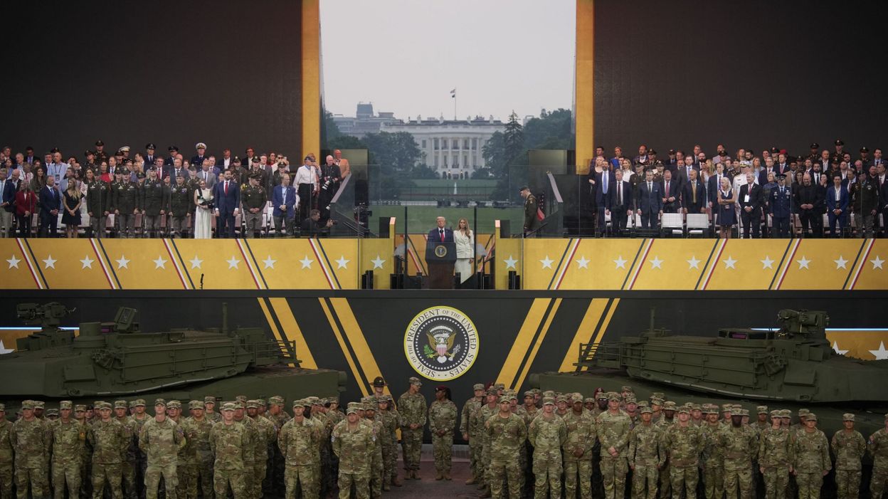 Donald Trump satisfait de sa grande parade militaire, malgré les ...