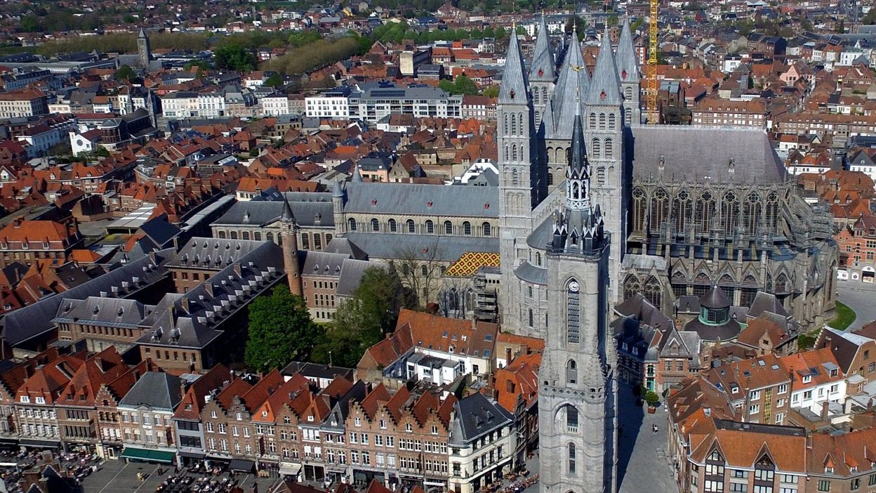Découvrez la Cathédrale Notre-Dame de Tournai sous un angle féérique ...