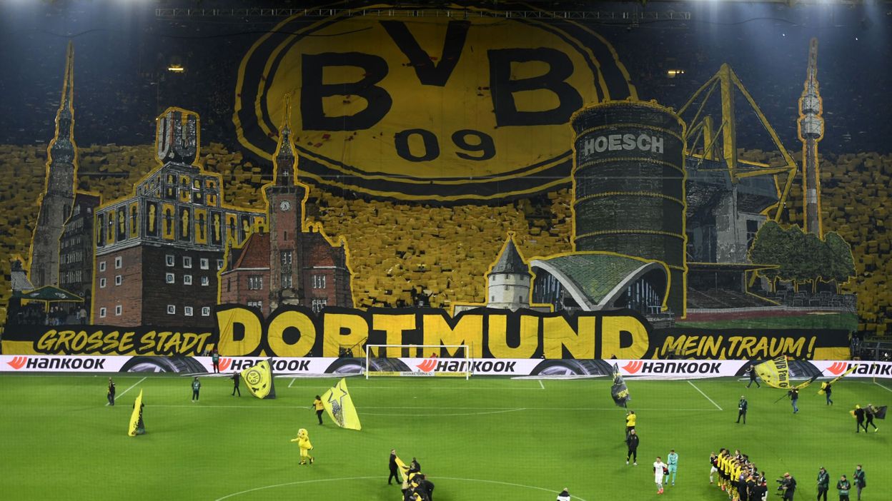 Dortmund s'illustre encore avec un superbe tifo contre Francfort - RTBF ...