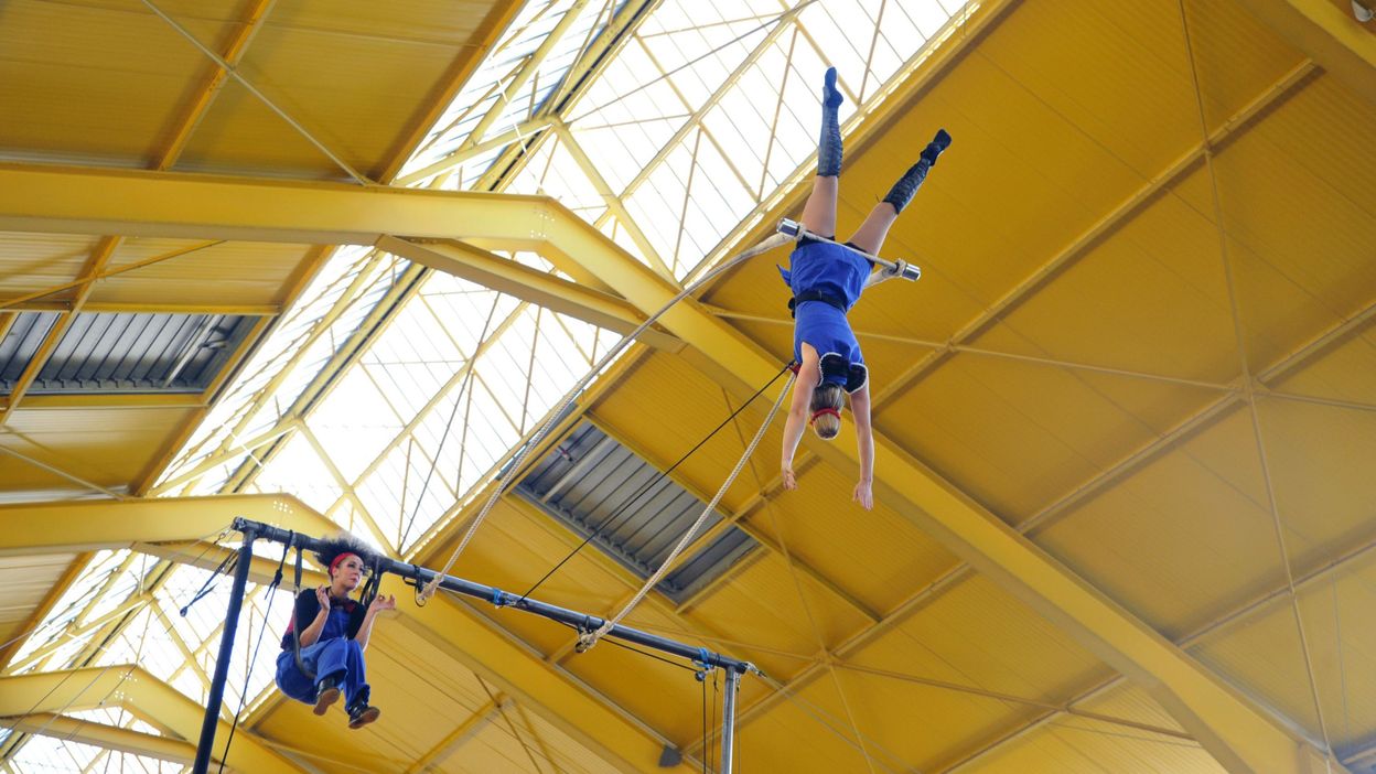 Léo Walk et sa compagnie 'La Marche Bleue' présentent leur premier ...