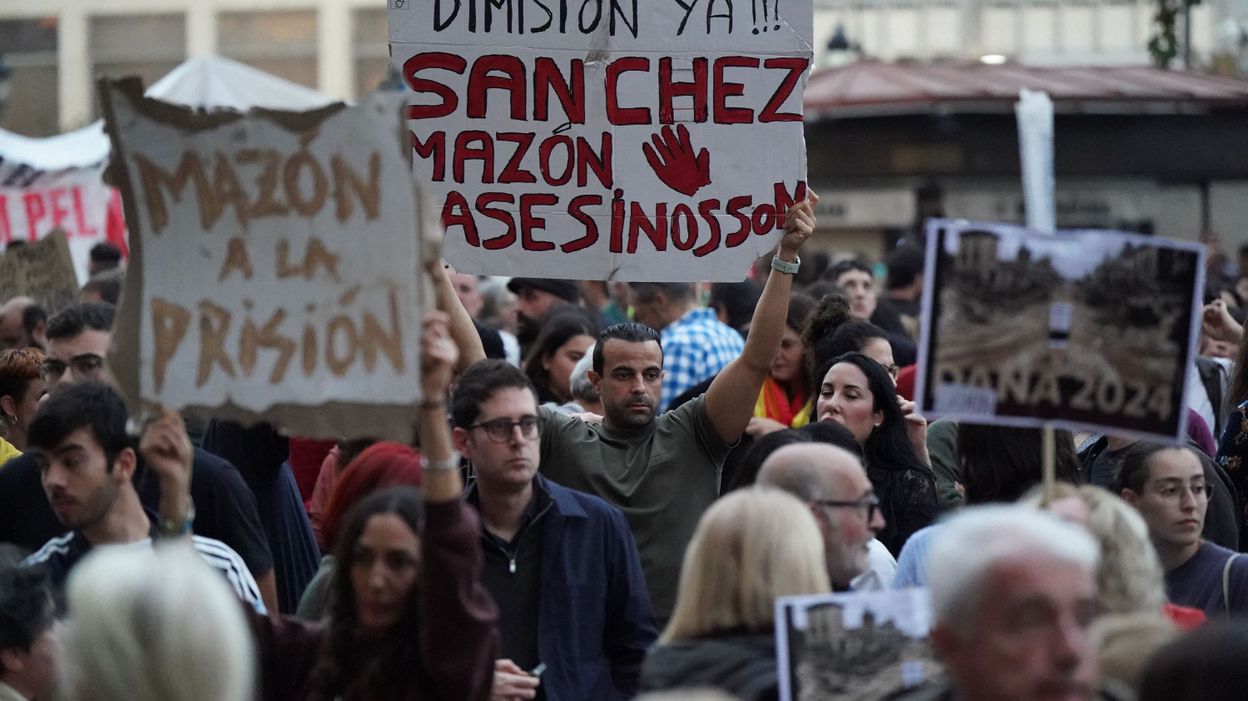 Un mois après les inondations de Valence, des milliers de personnes ...