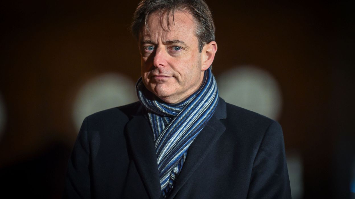 Le politologue Pascal Delwit s'inquiète du recul de la démocratie dans ...