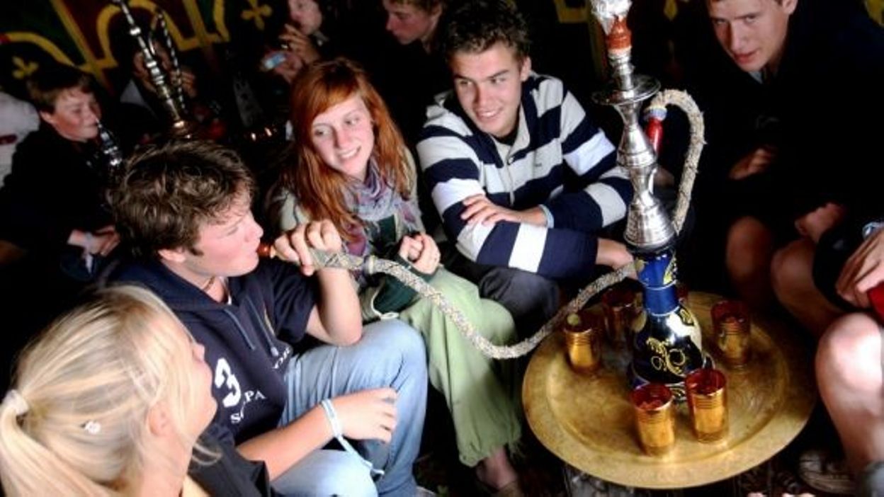 La chicha populaire chez les jeunes - RTBF Actus