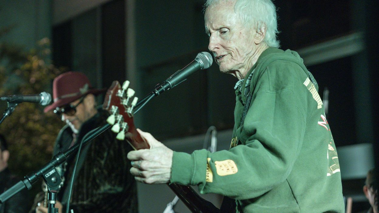 Doug Lubahn, bassiste des Doors, est mort - RTBF Actus